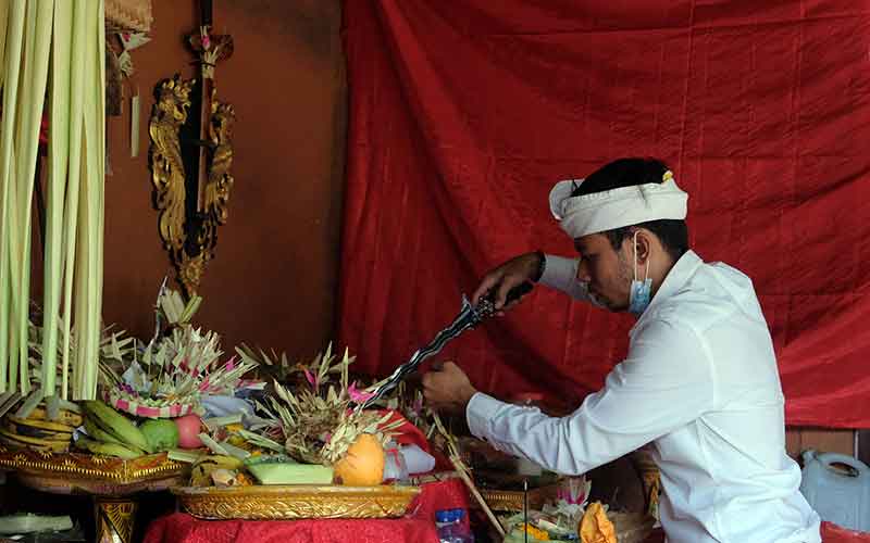 Upacara Oersembahyangan Hari Raya Tumpek Landep di Bali - Bisnis.com Upacara Oersembahyangan Hari Raya Tumpek Landep di Bali - Bisnis.com
